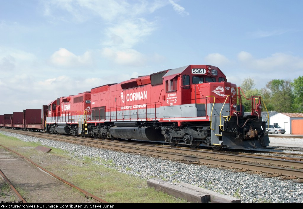 RJCC 5361,3801 K562 waits for the re-crew to arrive